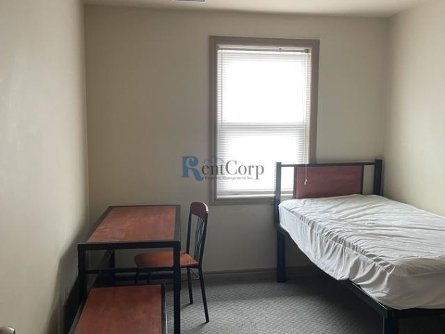 5 BR, 2 BA Apartment 603 251 Lester St, Waterloo, ON N2L 3W6
