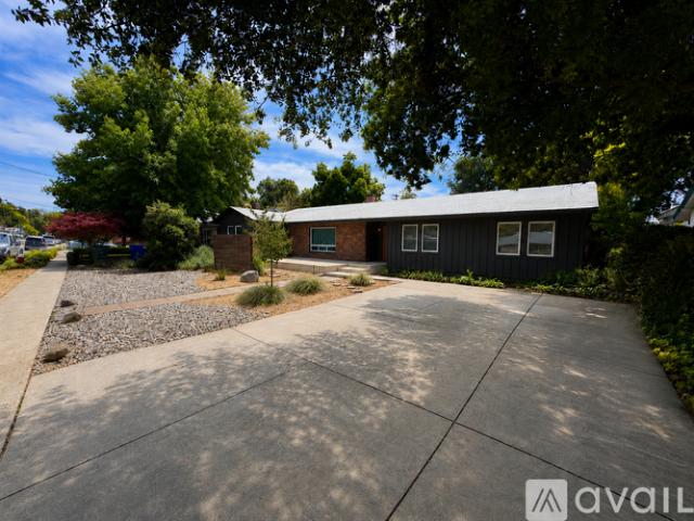 5 BR, 2 BA Apartment 815 Gold St, Unit 815, Redding, CA 96001