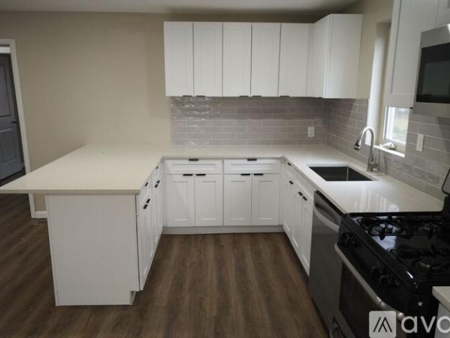 5 BR, 2 BA Apartment 8 Glassboro Avenue, Glassboro, NJ 08028