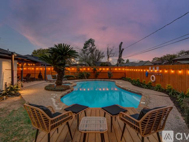 5 BR, 2 BA Apartment 9406 Opelika St, Houston, TX 77080