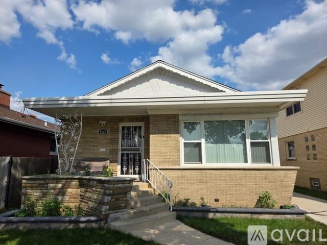 5 BR, 2 BA Apartment 9825 South Albany Avenue, Evergreen Park, IL 60805