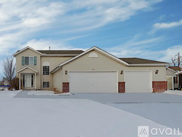 5 BR, 3.3 BA Apartment 1312 Creekside Dr, Waconia, MN 55387