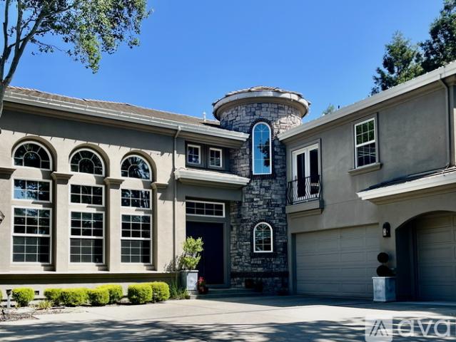 5 BR, 3.5 BA Apartment 1305 Knoll Drive, Moraga, CA 94556