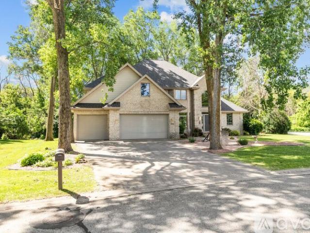 5 BR, 3.5 BA Apartment 1669 Beethoven Way, Neenah, WI 54956