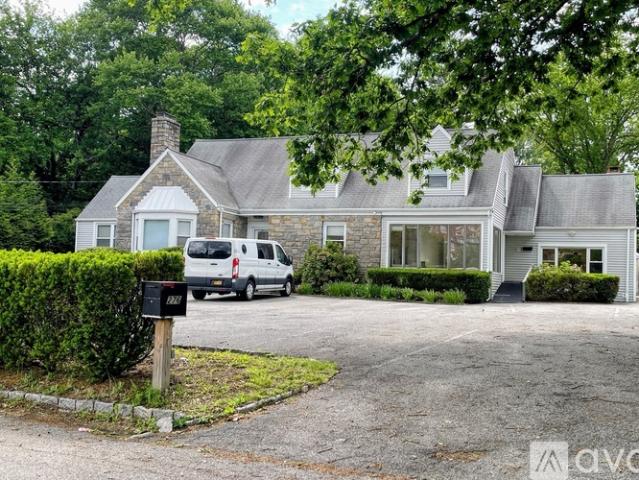 5 BR, 3.5 BA Apartment 276 High Ridge Rd, Stamford, CT 06905