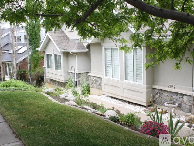 5 BR, 3.5 BA Apartment 2962 Oakwood Drive, Bountiful, UT 84010