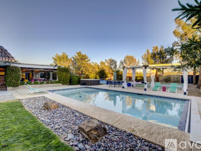 5 BR, 3.5 BA Apartment 4101 Del Monte Ave, Las Vegas, NV 89102