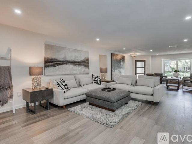 5 BR, 3.5 BA Apartment 4224 Shady Bend Dr, Dallas, TX 75244
