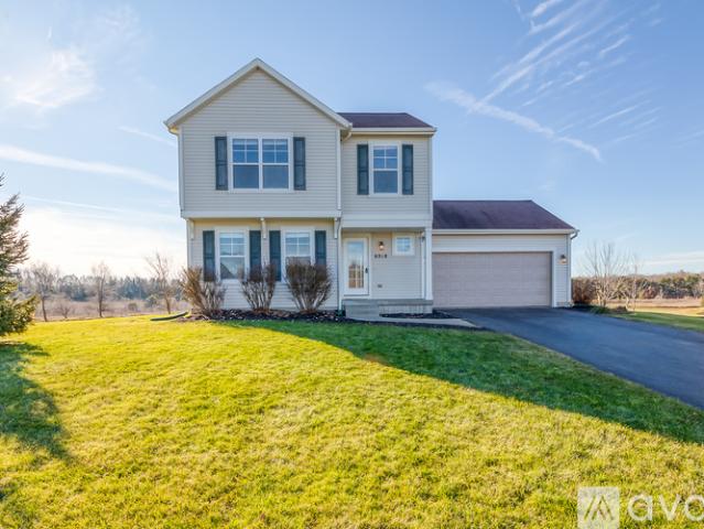 5 BR, 3.5 BA Apartment 6918 Peninsula Dr NE, Rockford, MI 49341