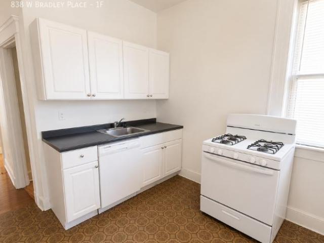 5 Br, 3 bath, Condo 838 W Bradley Place