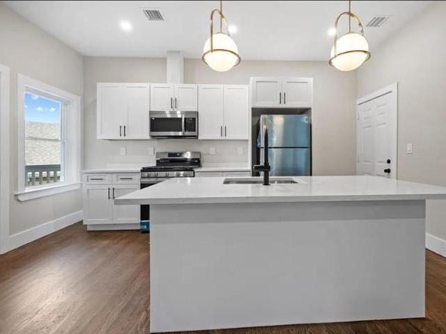 5 Br, 3 bath, Condo 238 Norfolk Street