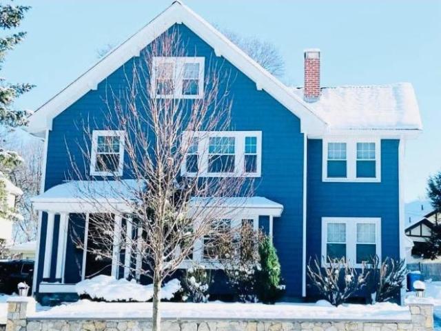 5 Br, 3 bath, Condo 340 Common Street