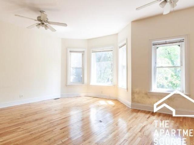 5 Br, 3 bath, Condo 3820 N Sheffield Ave