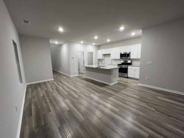 5 Br, 3 bath, Single Family Home 1568 Swing Bridge Way