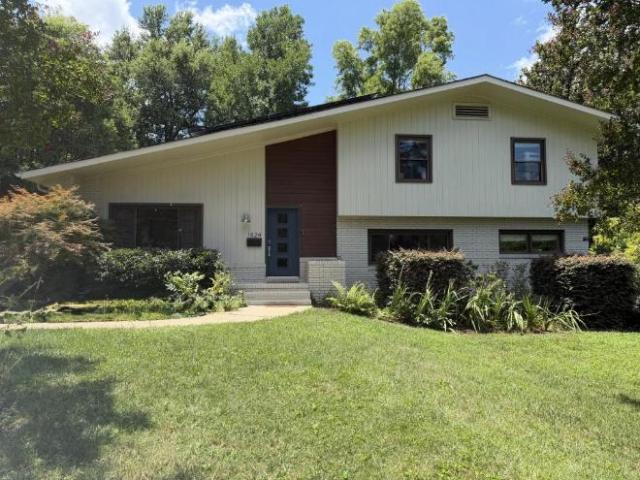 5 Br, 3 bath, Single Family Home 1824 Tamworth Dr