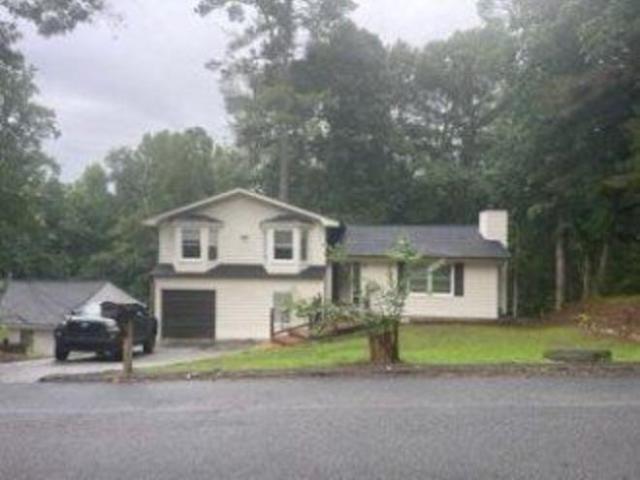 5 Br, 3 bath, Single Family Home 4365 Amy Rd