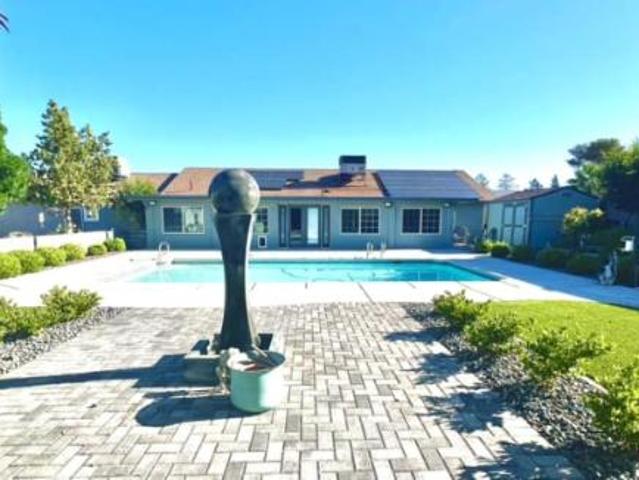 5 Br, 3 bath, Single Family 1511 Rawhide Drive