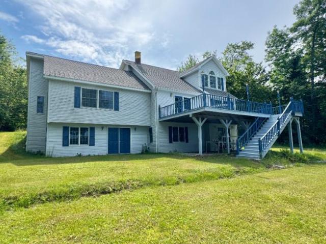 5 Br, 3 bath, Single Family 152 Pond Shore Way