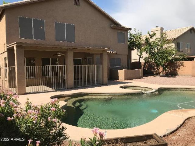 5 Br, 3 bath, Single Family 1710 W Houston Avenue