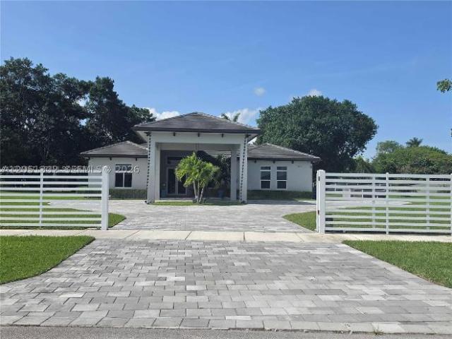 5 Br, 3 bath, Single Family 17575 SW 280th St