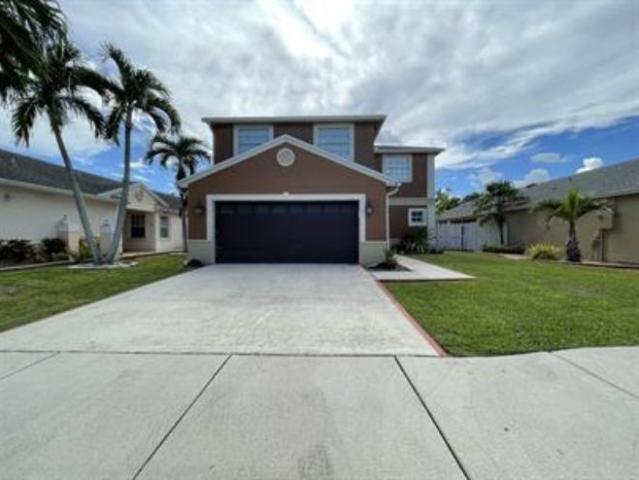 5 Br, 3 bath, Single Family 183 East Riverbend Drive
