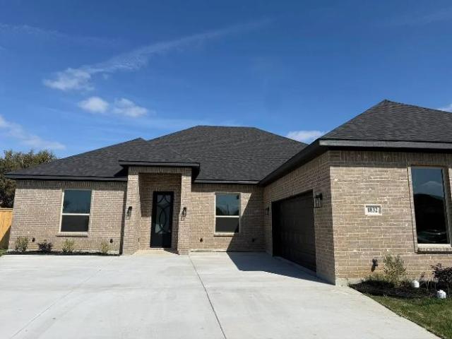 5 Br, 3 bath, Single Family 1832 Noble Ct
