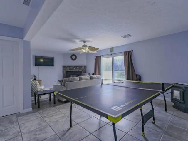 5 Br, 3 bath, Single Family 1019 Cricket Ln