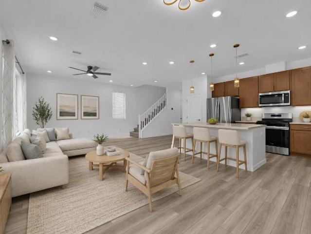 5 Br, 3 bath, Single Family 10239 Estancia Hill St