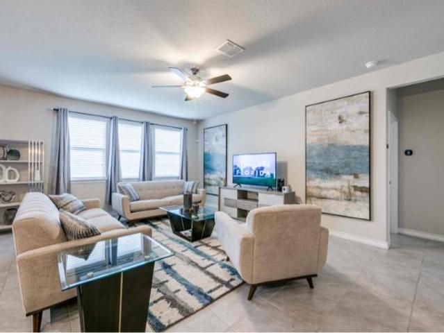 5 Br, 3 bath, Single Family 10434 Francisco Way