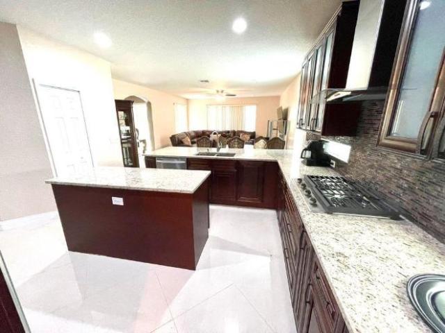 5 Br, 3 bath, Single Family 10454 Galleria Street