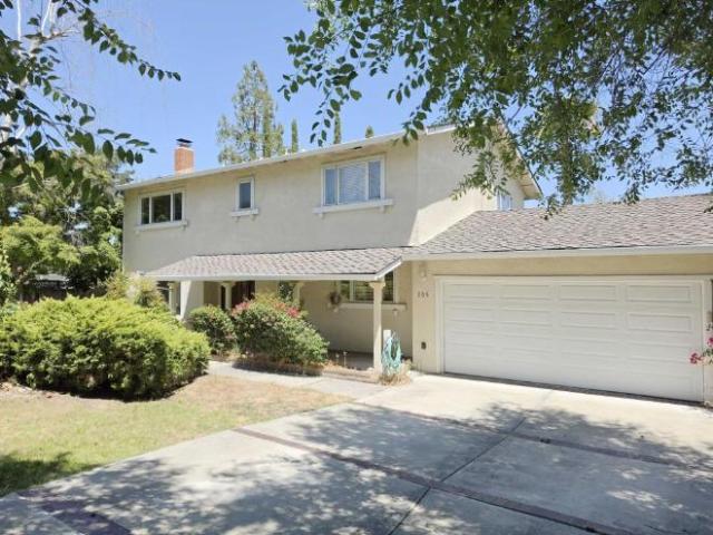 5 Br, 3 bath, Single Family 105 Dover Ct