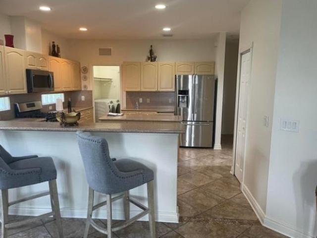 5 Br, 3 bath, Single Family 10690 Old Hammock Way