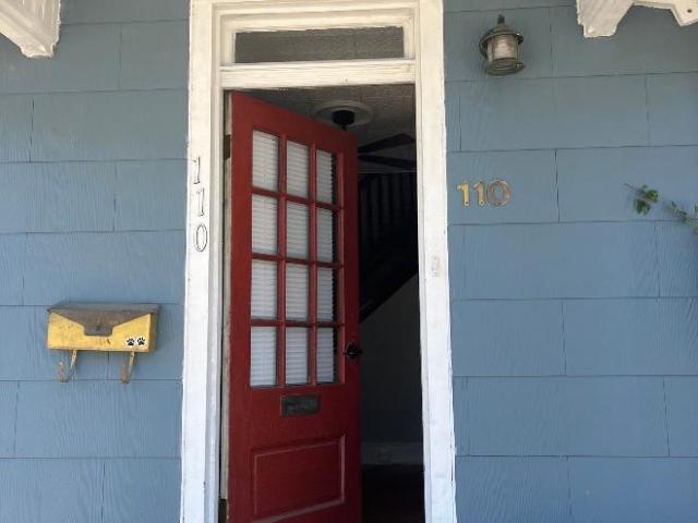5 Br, 3 bath, Single Family 110 N Barbara St