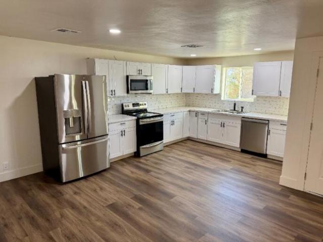 5 Br, 3 bath, Single Family 1134 E Brown St