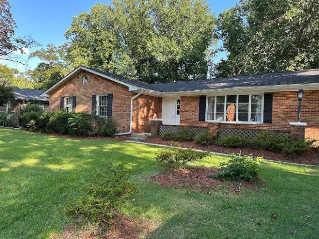 5 Br, 3 bath, Single Family 11607 Rivershore Dr