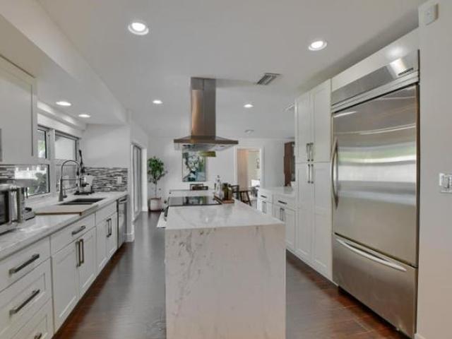 5 Br, 3 bath, Single Family 1167 SW 13th Drive