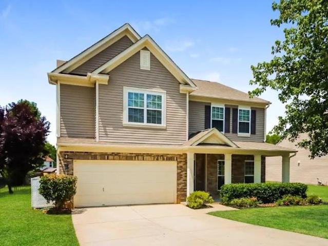 5 Br, 3 bath, Single Family 123 Executive Center Pl
