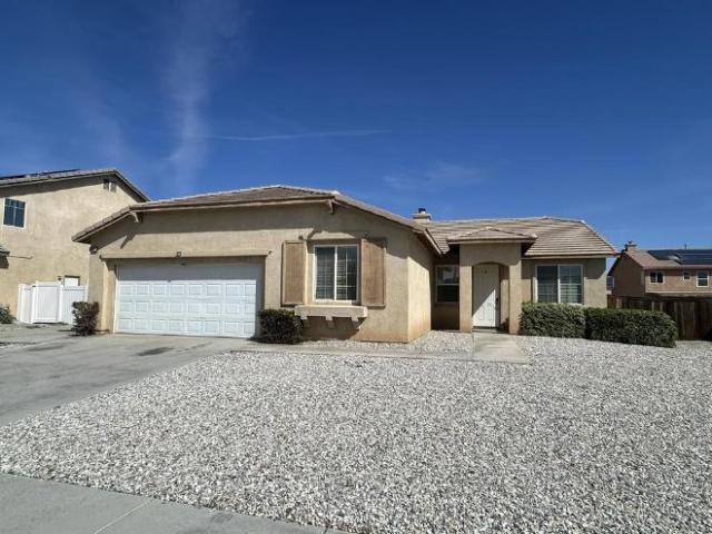 5 Br, 3 bath, Single Family 12982 Dos Palmas