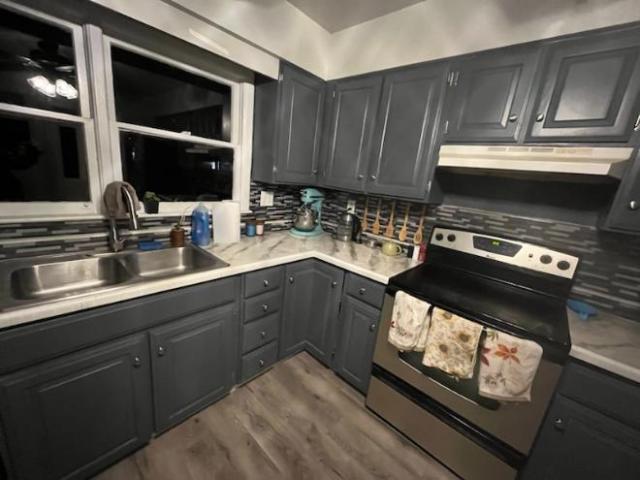 5 Br, 3 bath, Single Family 1332 Alexander Circle