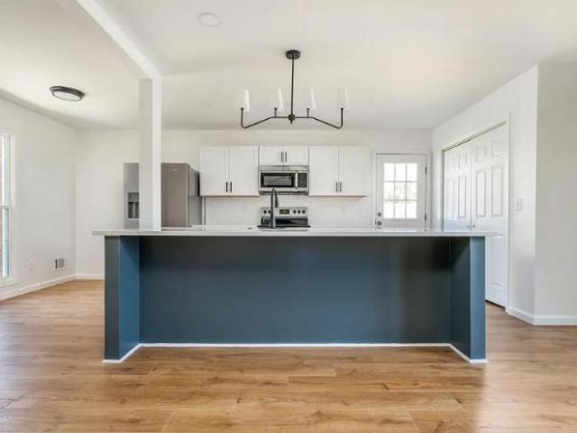 5 Br, 3 bath, Single Family 2720 Florentine Rd