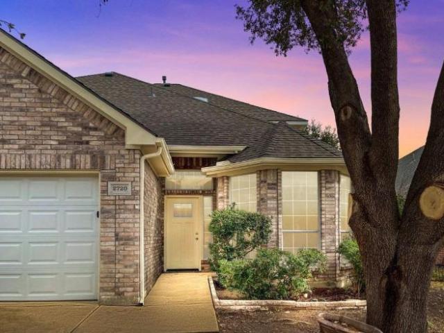 5 Br, 3 bath, Single Family 2720 Rochelle Point