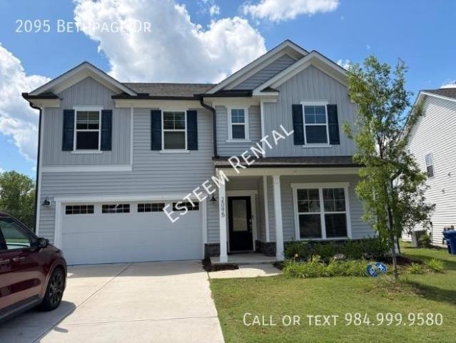 5 Br, 3 bath, Single Family 2095 Bethpage Dr