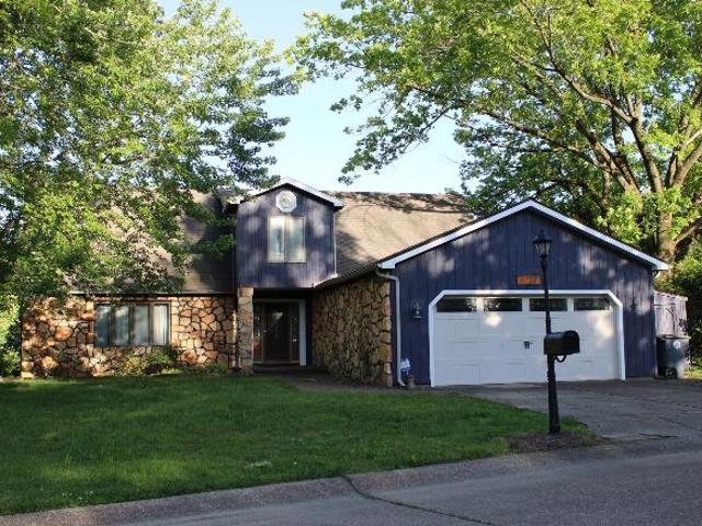 5 Br, 3 bath, Single Family 2115 Pineshore Ct