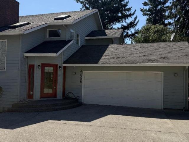 5 Br, 3 bath, Single Family 21508 NE Lachenview Lane