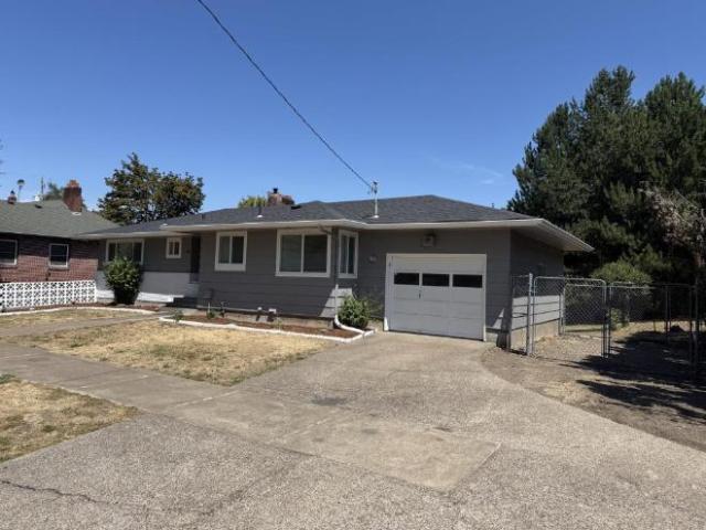 5 Br, 3 bath, Single Family 220 S B St