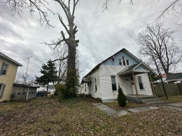 5 Br, 3 bath, Single Family 227 N Hickory St