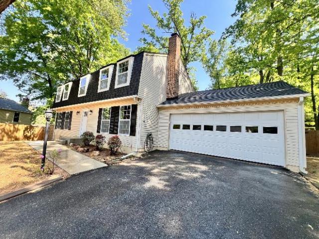 5 Br, 3 bath, Single Family 2283 Dosinia Court