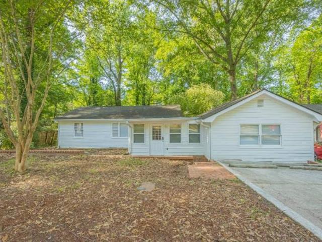 5 Br, 3 bath, Single Family 230 Habersham Drive