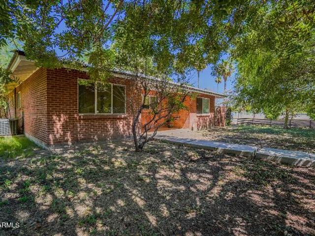 5 Br, 3 bath, Single Family 351 E Encanto Drive