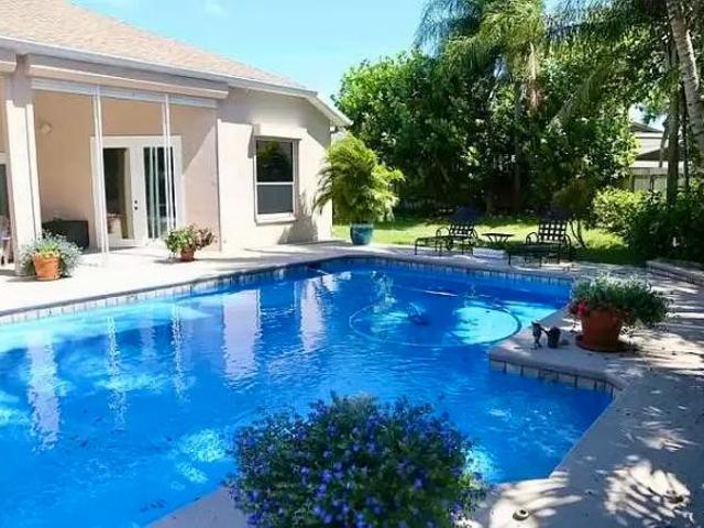5 Br, 3 bath, Single Family 373 Peregrine Dr